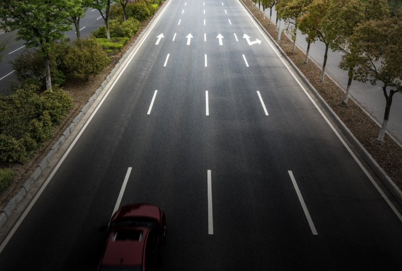 Safe Lane Changing: Essential Tips Every Beginner Driver Should Know